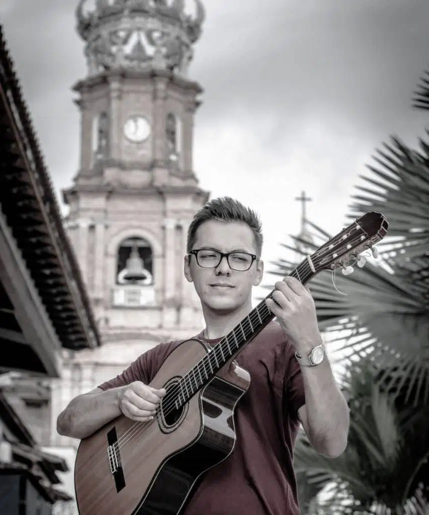 Vallartian Favorite Jose Carlos Performs at Incanto Vallarta on August ...