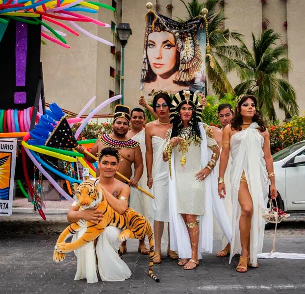 'The Queens Bar' - Reinas Celebrates 12 Years