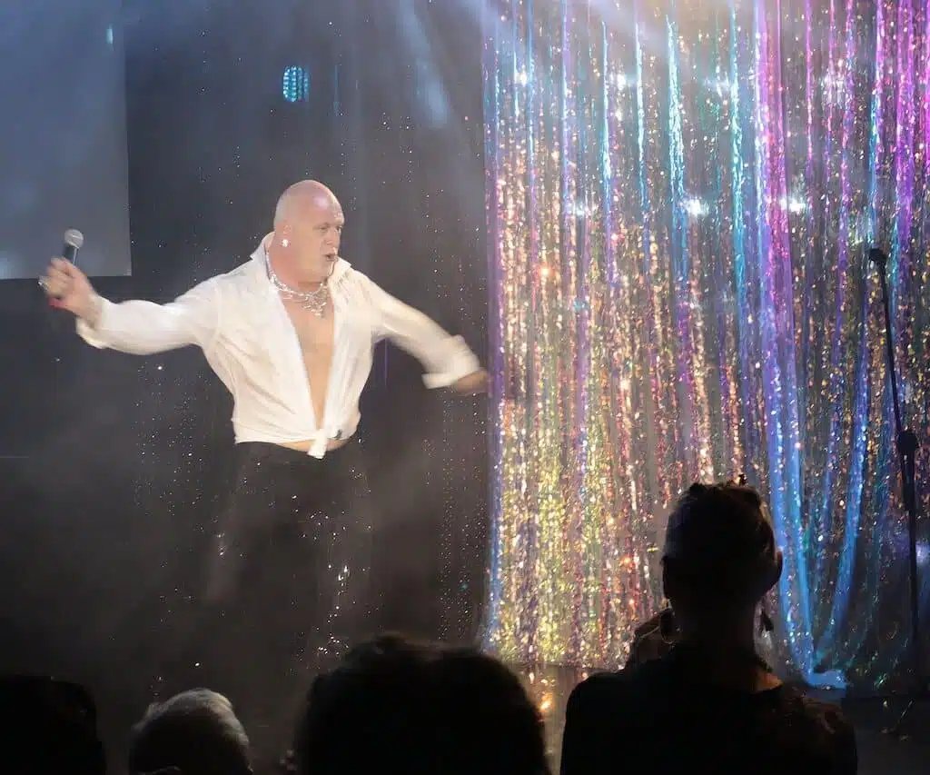 Yates Wows Audience With English/Spanish Rendition of 'Sway' and Named ...